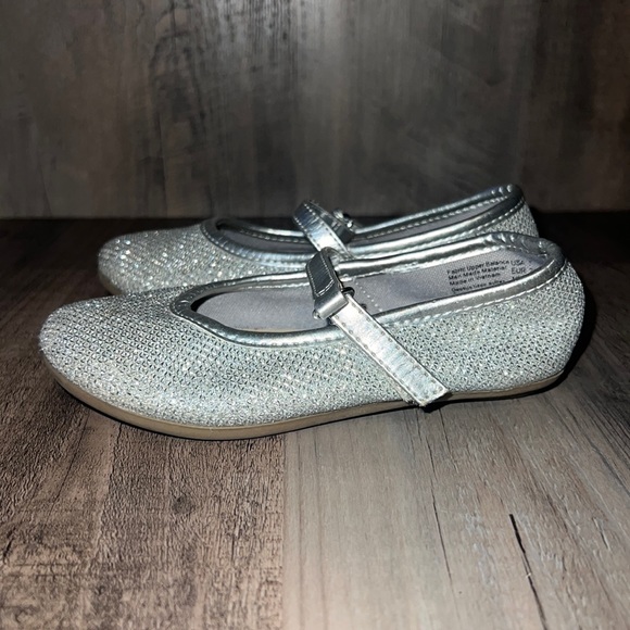Shoes | Smart Fit Girls In Box Size 7 Gold Sparkly Chelsea Slip On ...